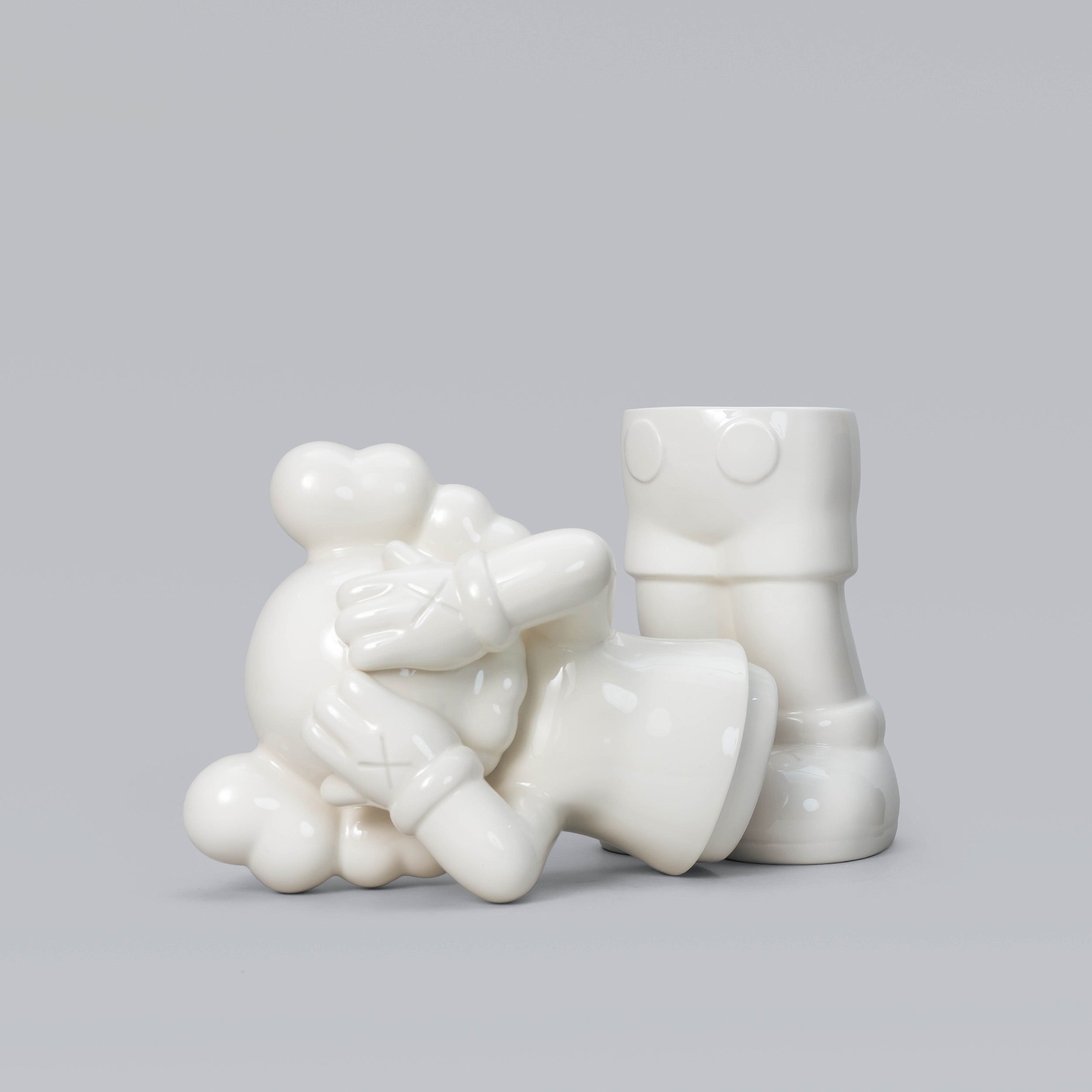 KAWS:HOLIDAY UK - Containers (Limited 1000 Sets) – DDTStore